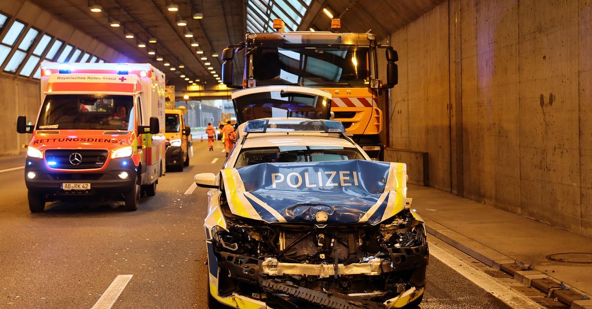 Streifenwagen kollidiert bei Einsatz mit Auto auf A3